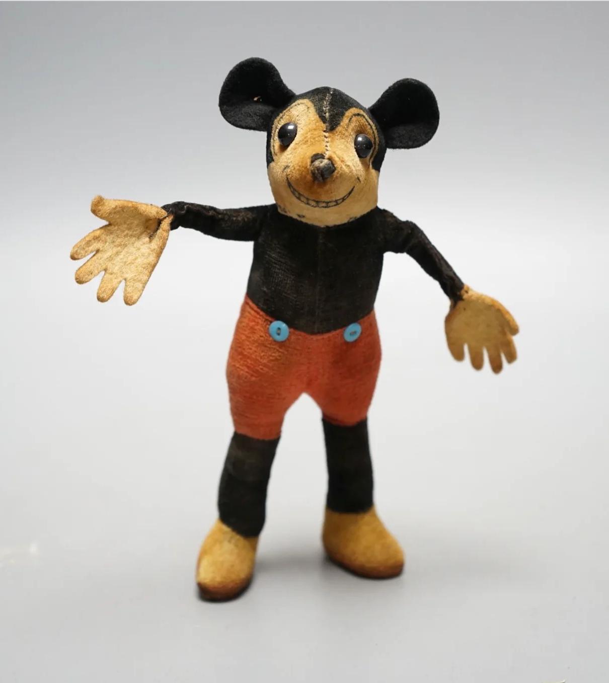 Micky Mouse Felt Model – The Art of Mint